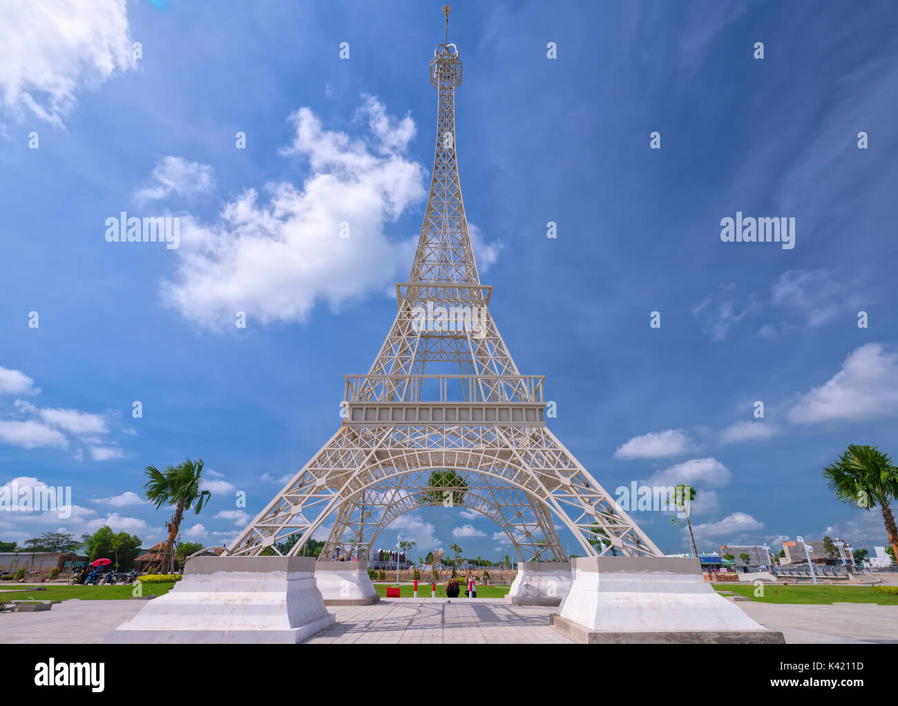 Eiffel tower architecture model is the world's architectural wonders ...