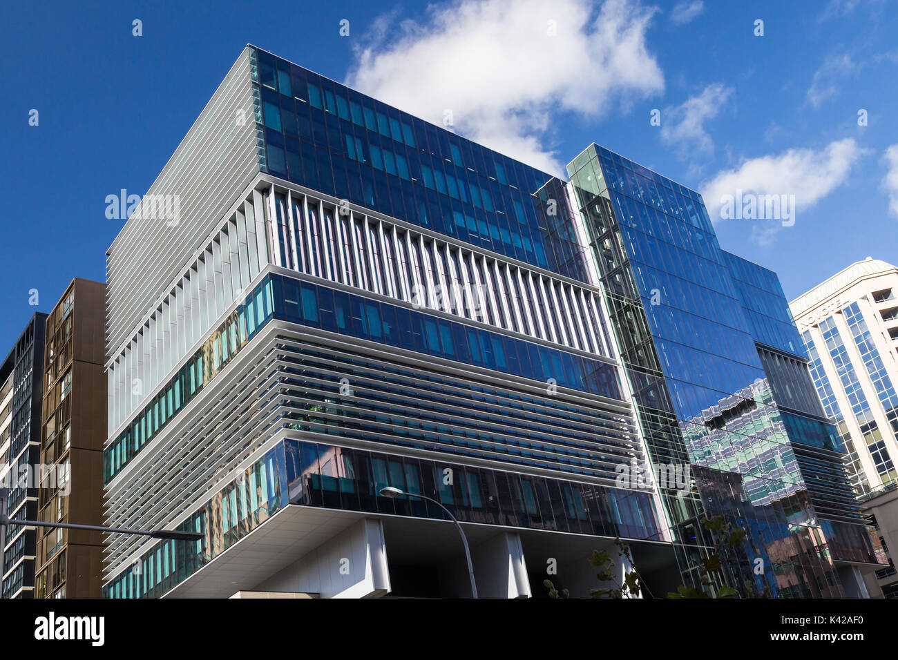 180 Tall Glass Office Building High Resolution Stock Photography and ...