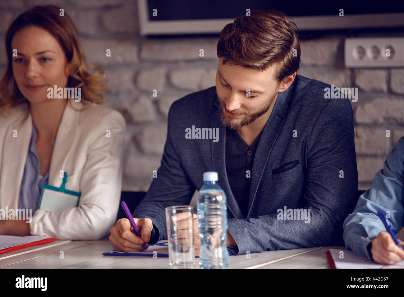 Young people writing lecture hi-res stock photography and images - Alamy