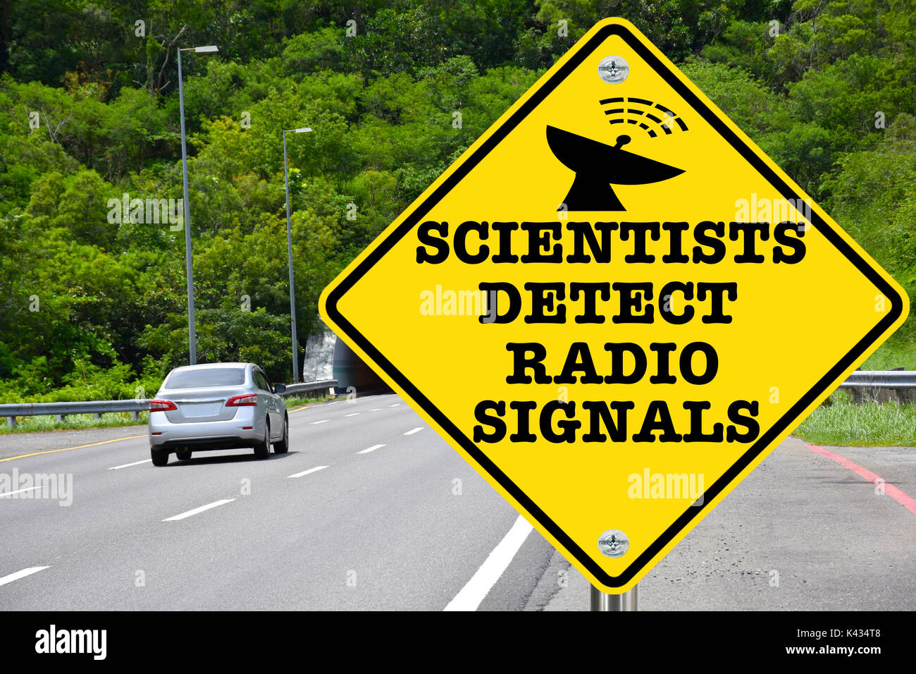 Radio signal hi-res stock photography and images - Alamy