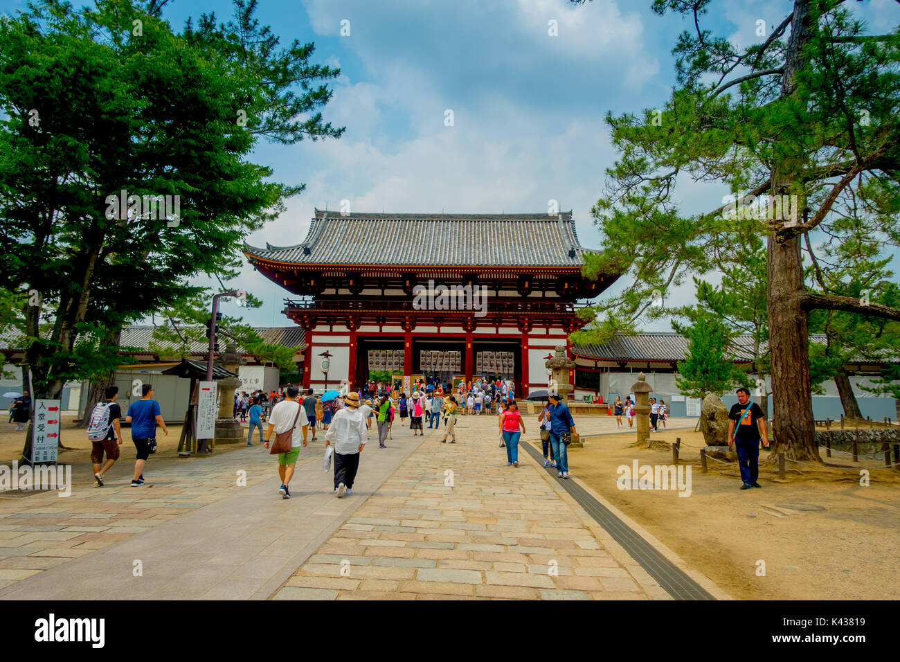 Nandaimon gate todai ji temple hi-res stock photography and images - Alamy
