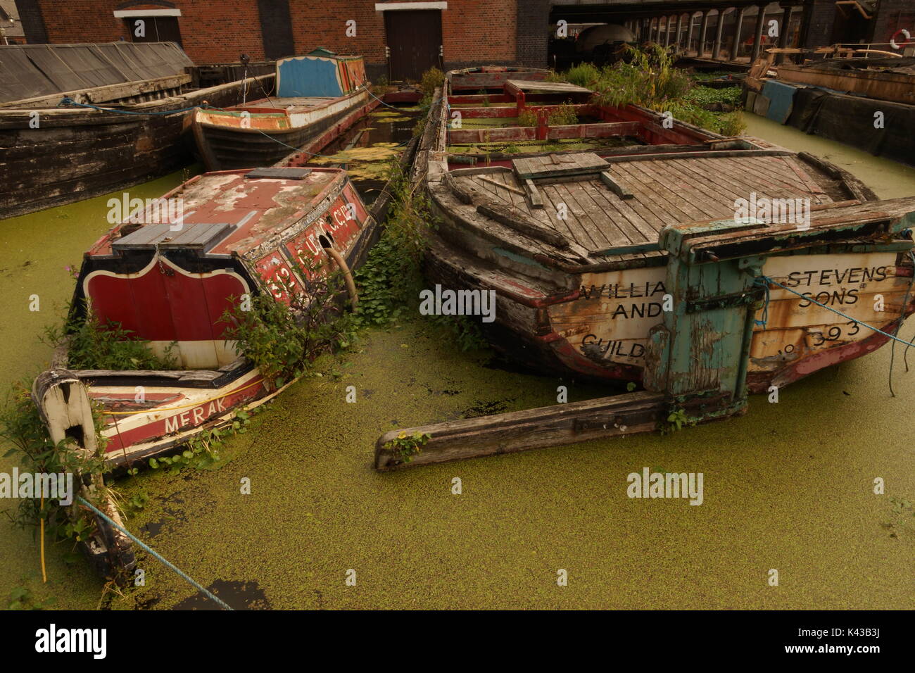 Wooden canal boat ellesmere port hi-res stock photography and images ...