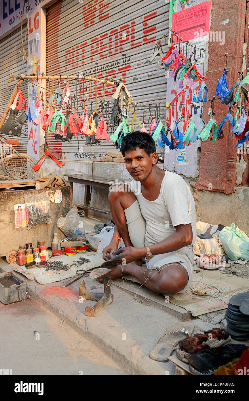 Shoemaker, Bharatpur, Rajasthan, India | Schuhmacher, Bharatpur ...