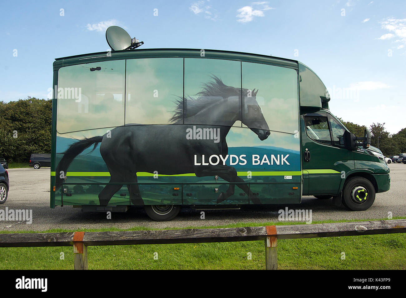 Mobile bank van hi-res stock photography and images - Alamy