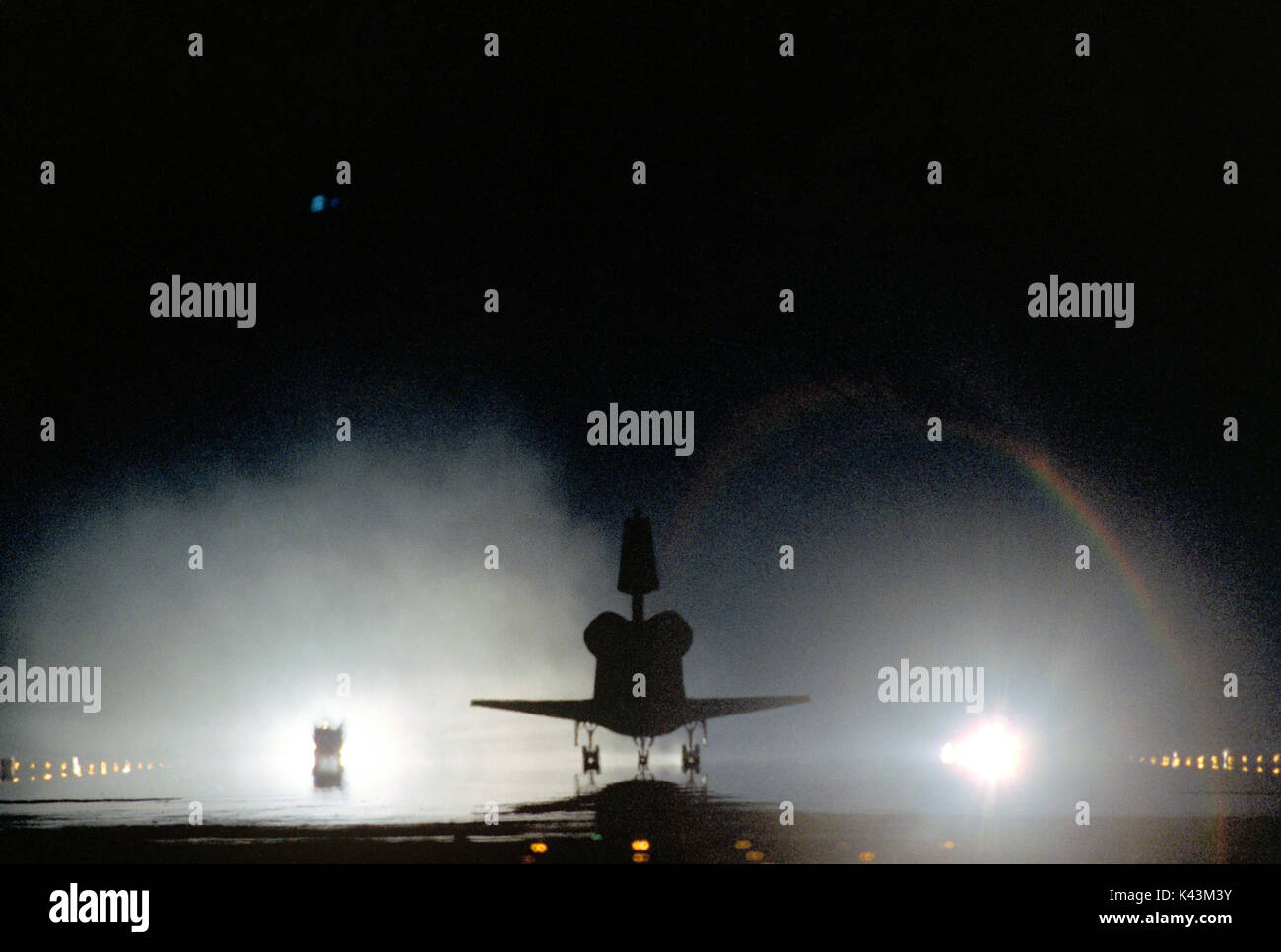 Space shuttle after landing hi-res stock photography and images - Alamy