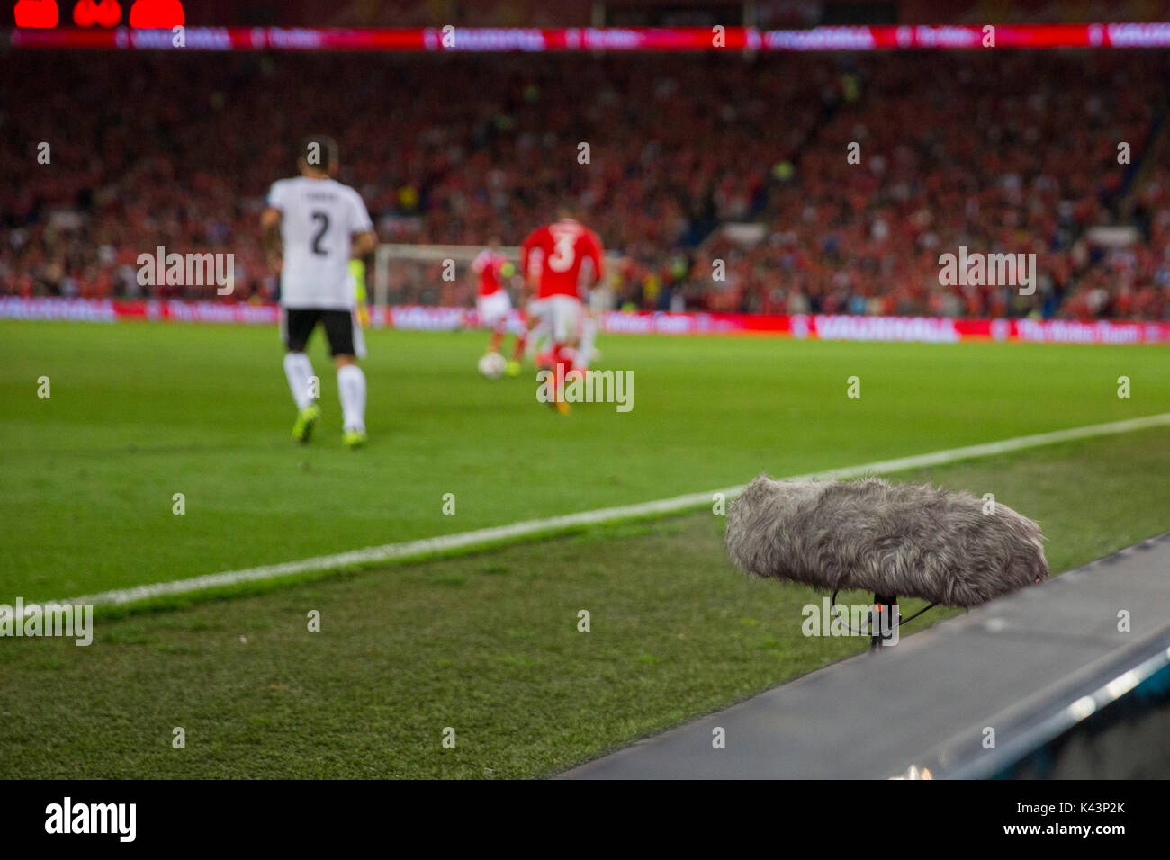 Pitchside hi-res stock photography and images - Alamy