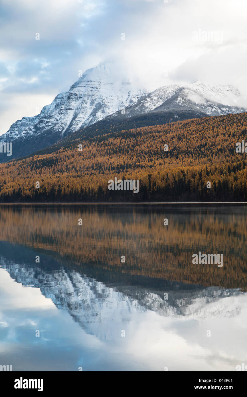 The autumn foliage and Rainbow Peak mountain range reflects off Bowman ...
