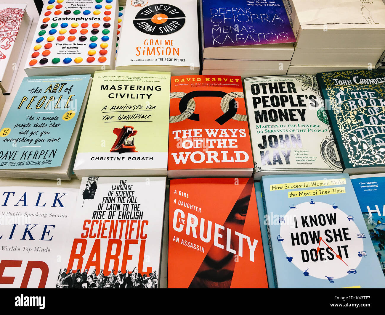 English books in a bookcase hi-res stock photography and images - Alamy