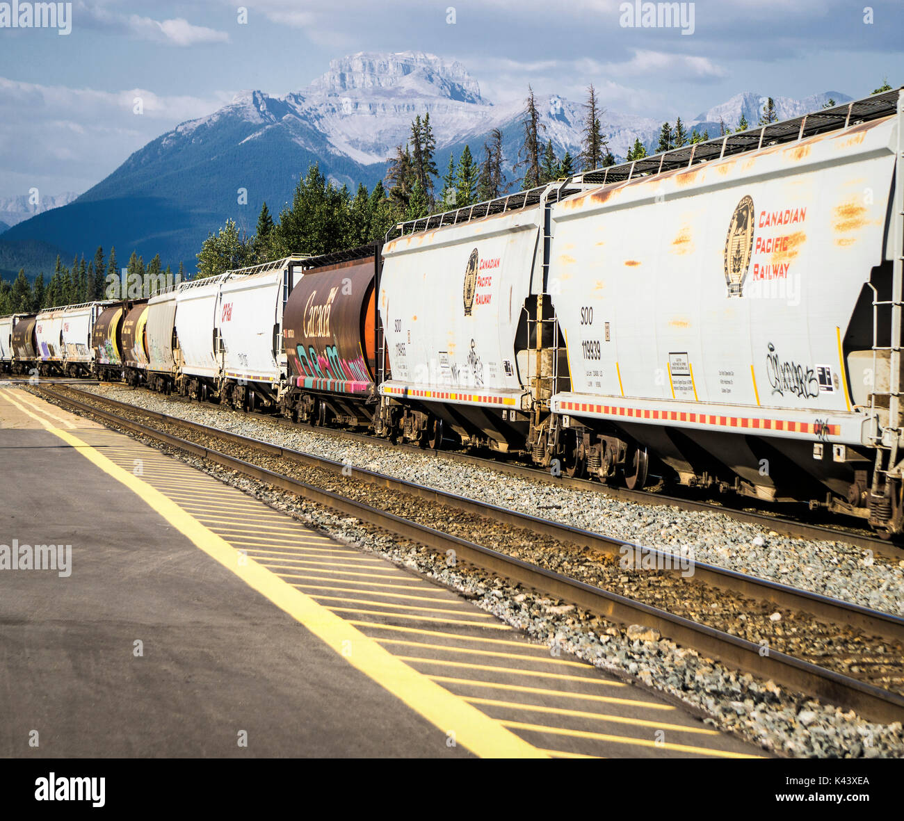 Canadian pacific railway cp hi-res stock photography and images - Alamy