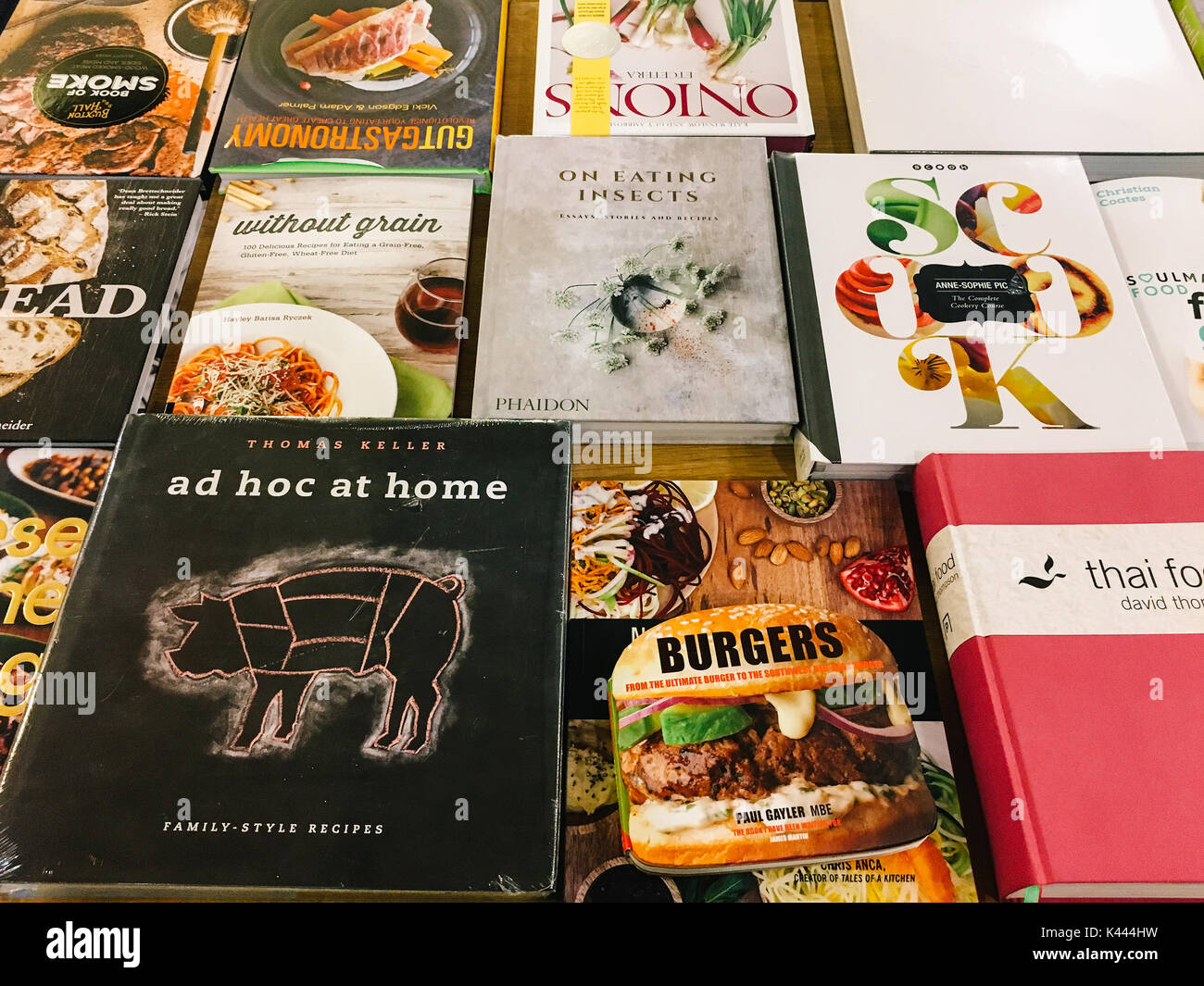 Bookshelves old books background hi-res stock photography and images ...