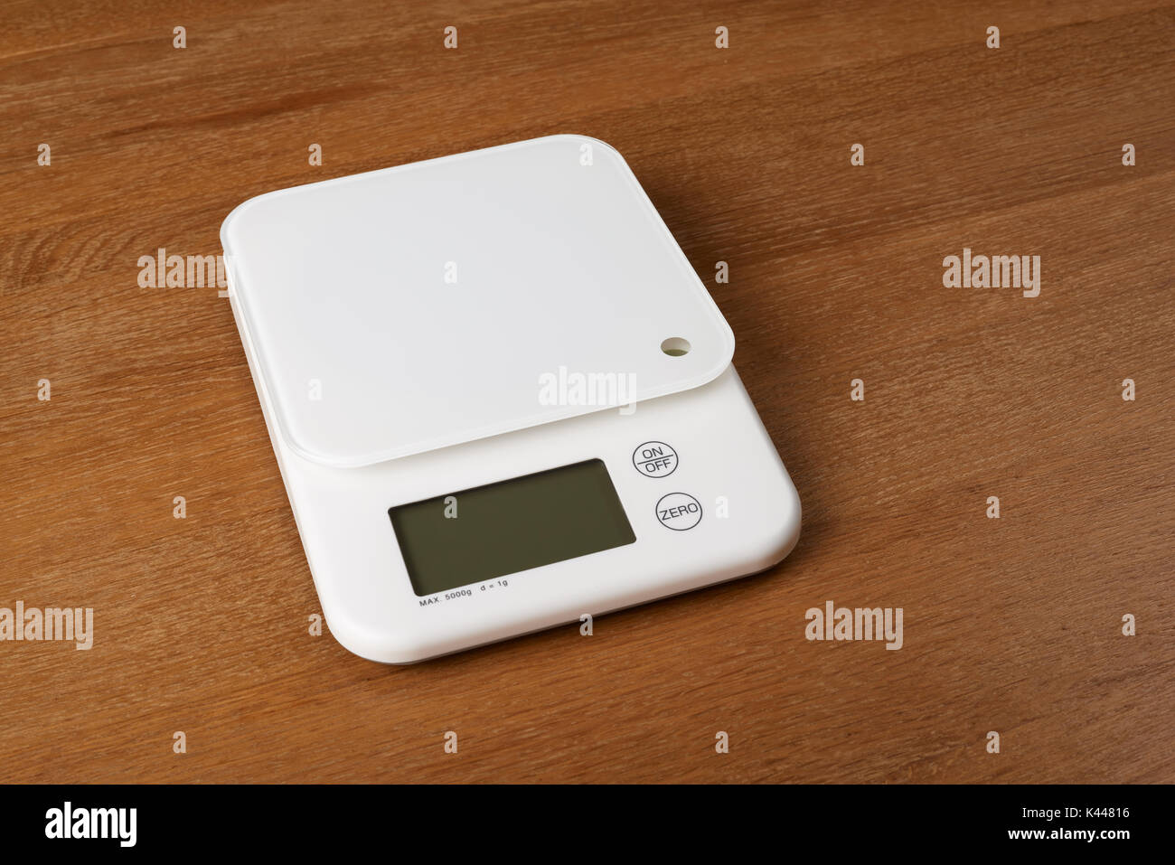 Empty scales hi-res stock photography and images - Alamy