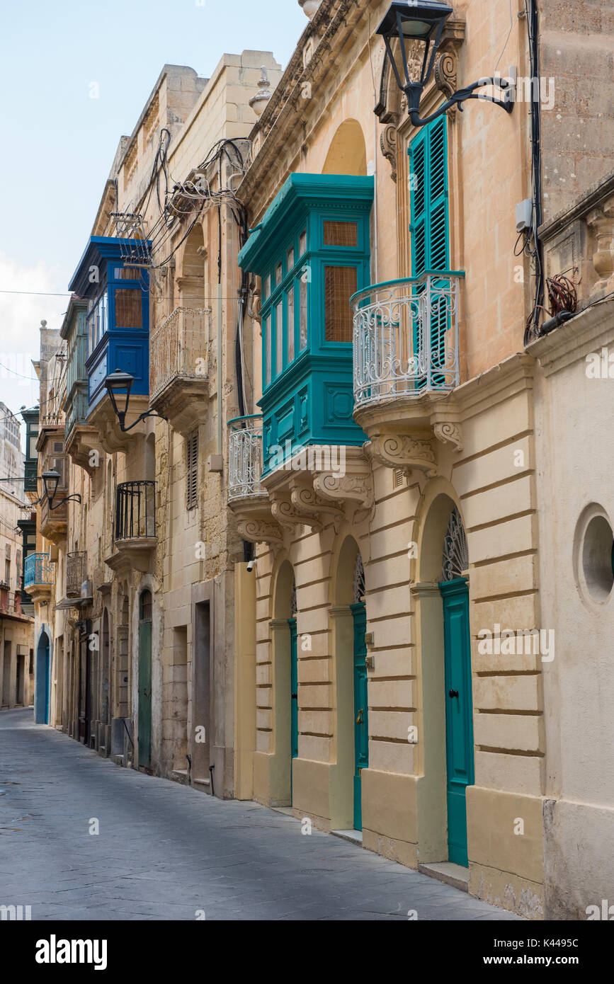 Narrow Mediterranean alleyway in the medieval city of Mosta, Malta ...