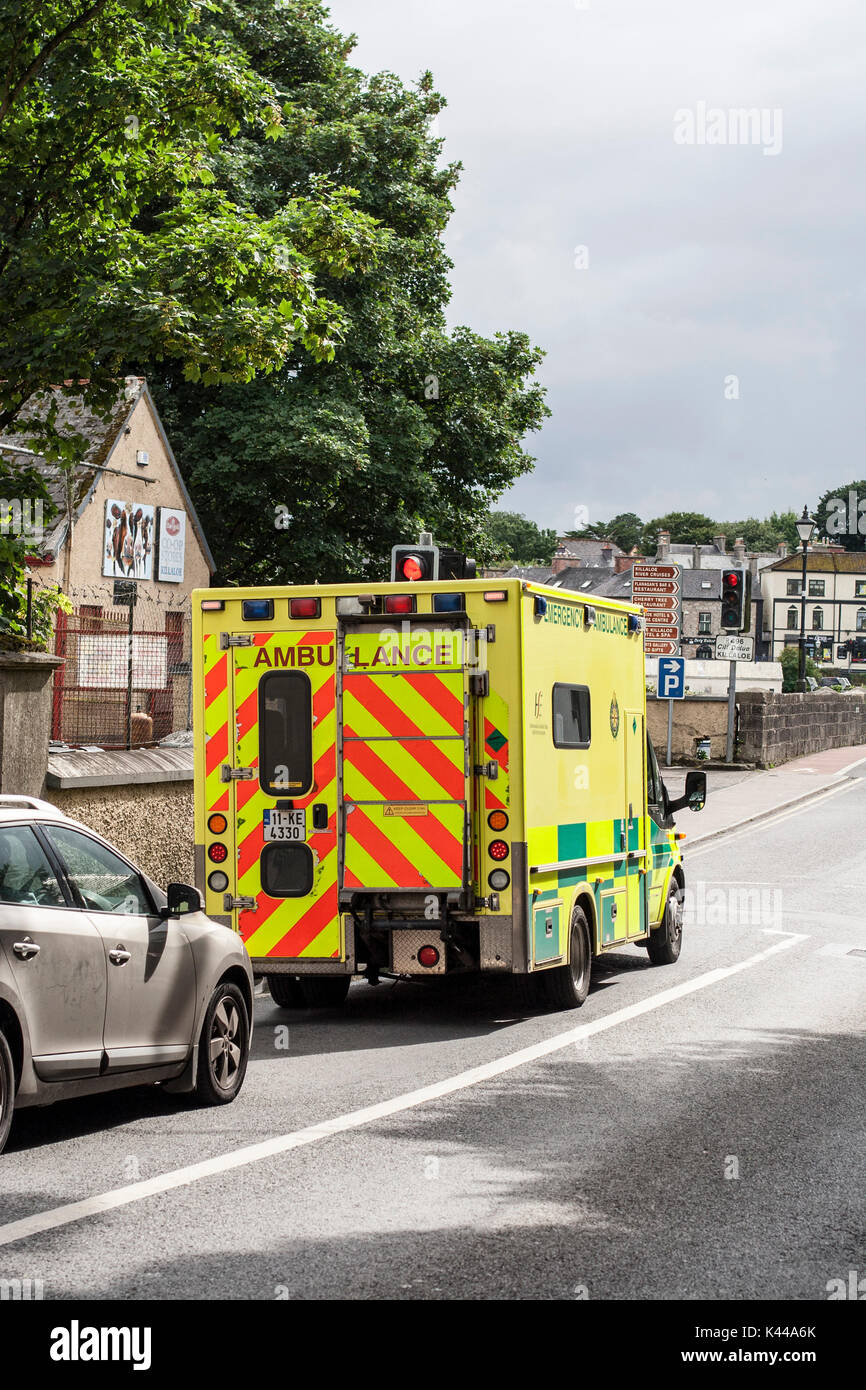 Ambulance queue hi-res stock photography and images - Alamy