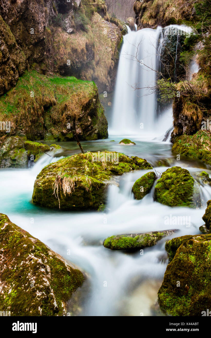 Waterfalls over rocks hi-res stock photography and images - Alamy