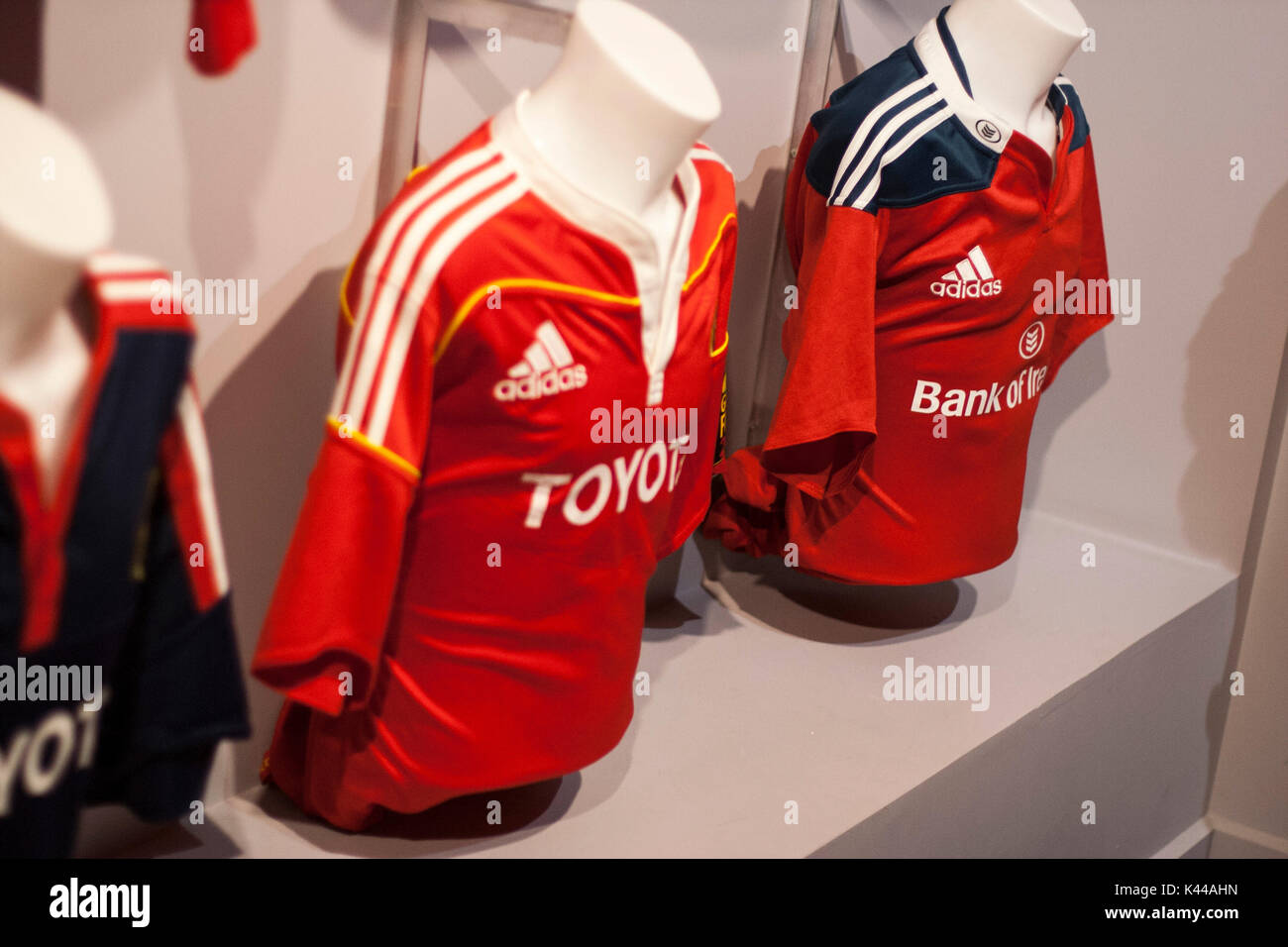 Munster rugby jersey hi-res stock photography and images - Alamy