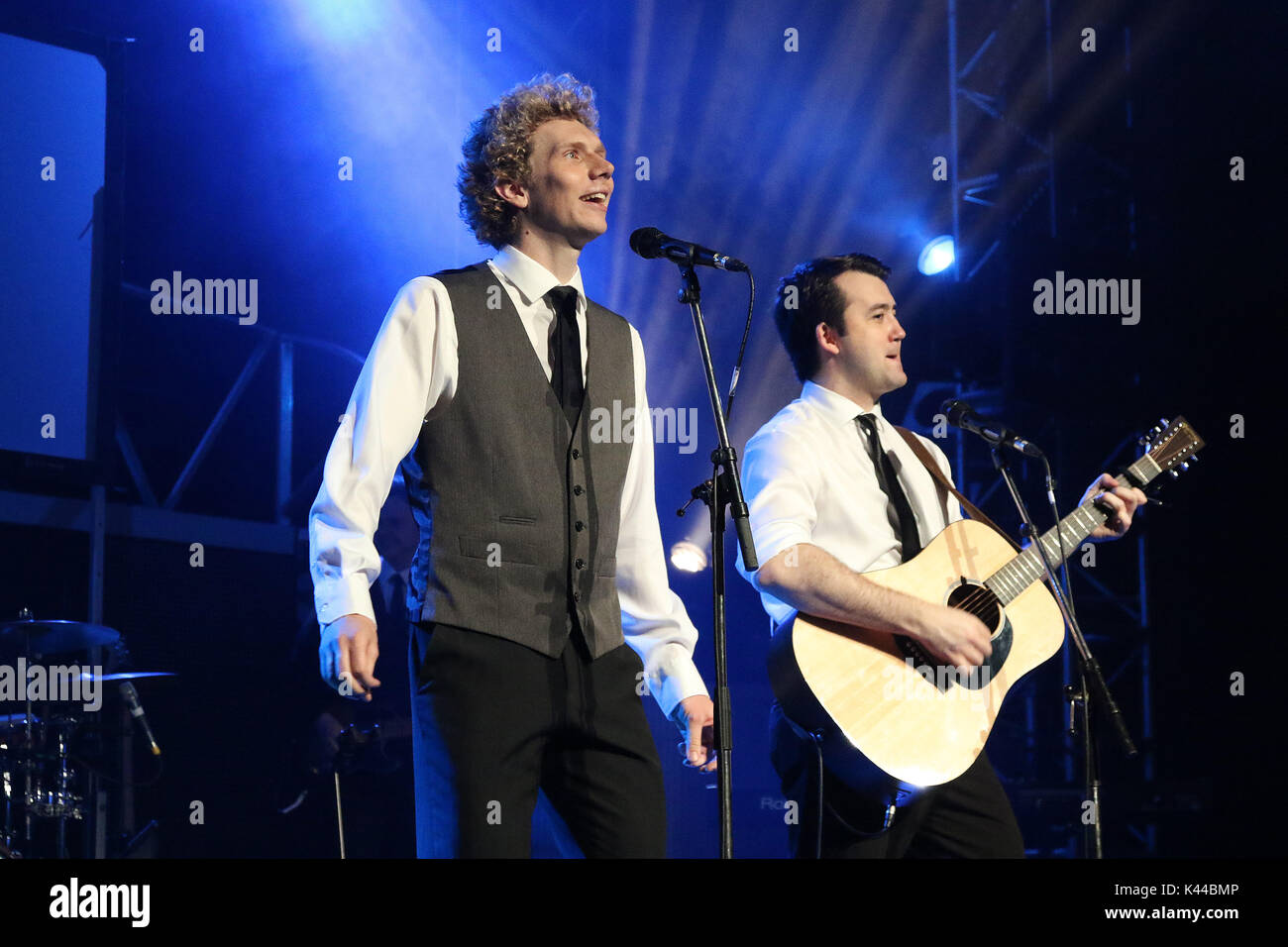 Paul simon 1960s hi-res stock photography and images - Alamy