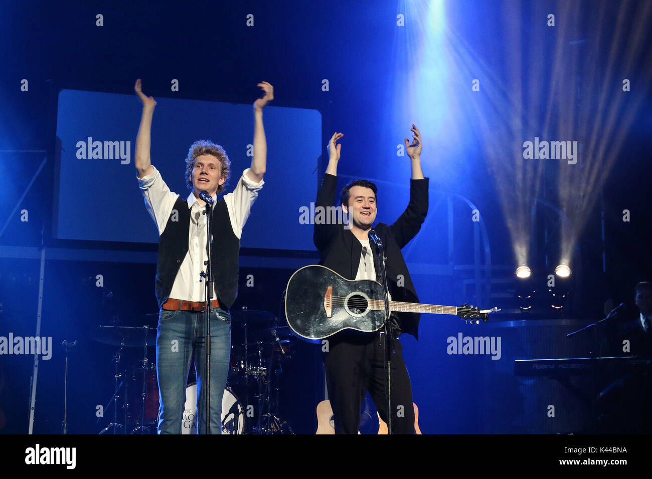 Paul simon 1960s hi-res stock photography and images - Alamy