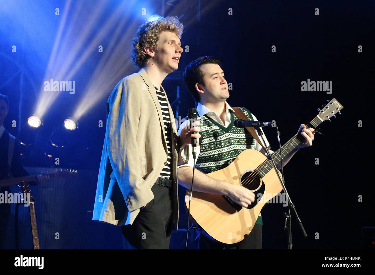 Paul simon 1960s hi-res stock photography and images - Alamy