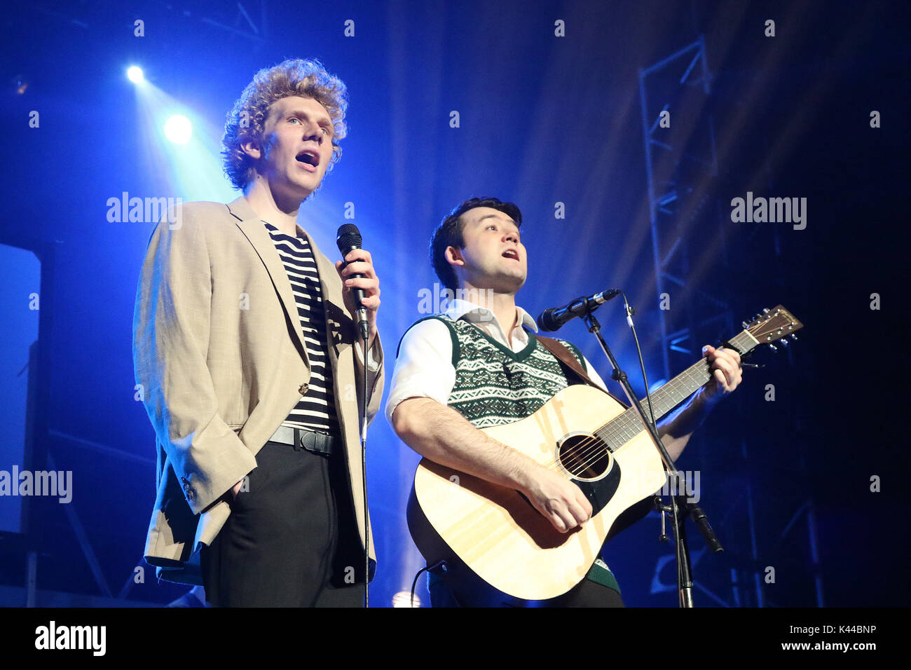 Paul simon 1960s hi-res stock photography and images - Alamy
