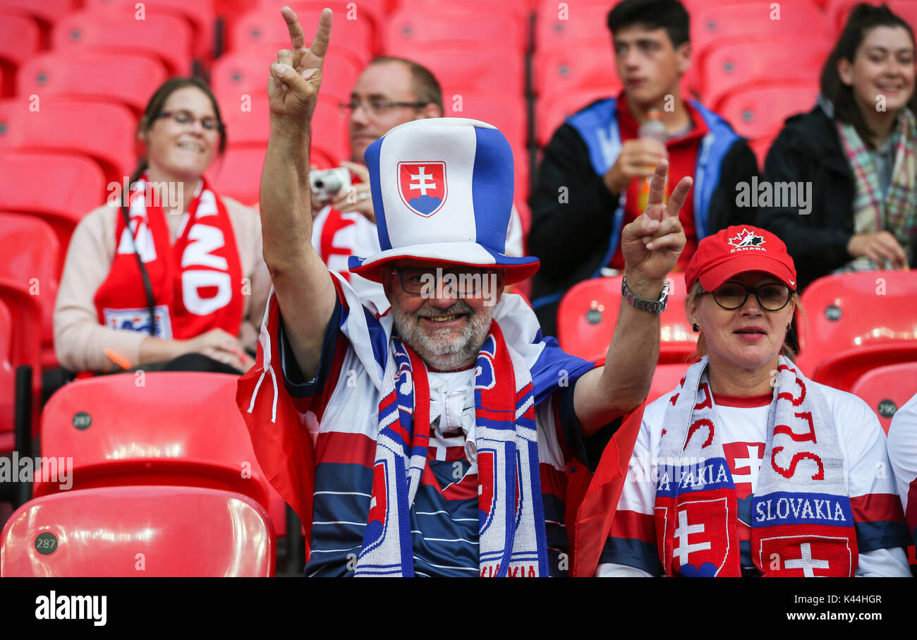 Wembley stadium before kick off hi-res stock photography and images - Alamy