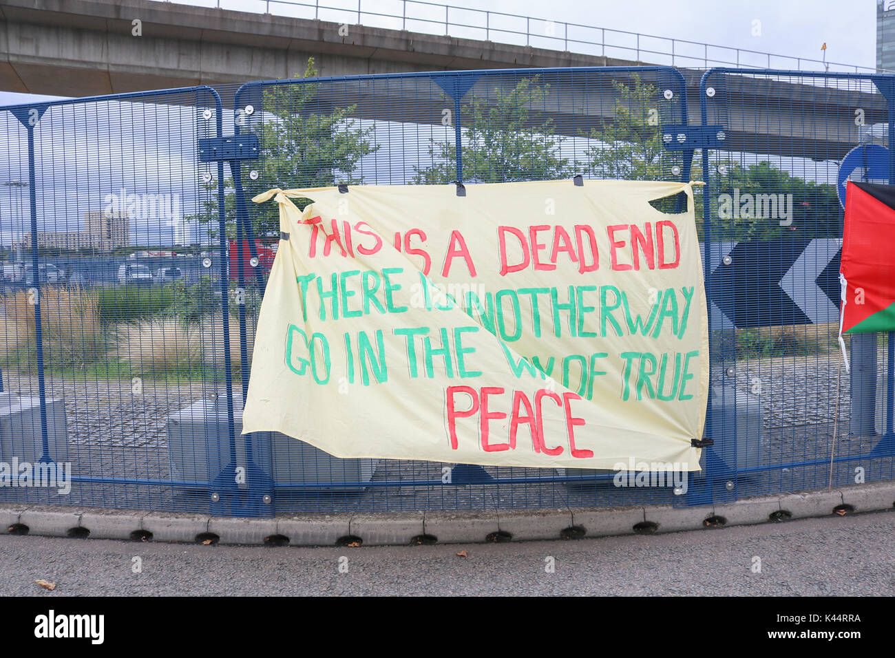 London, UK. 5th Sep, 2017. Peace campaigners frrom Quaker and ...