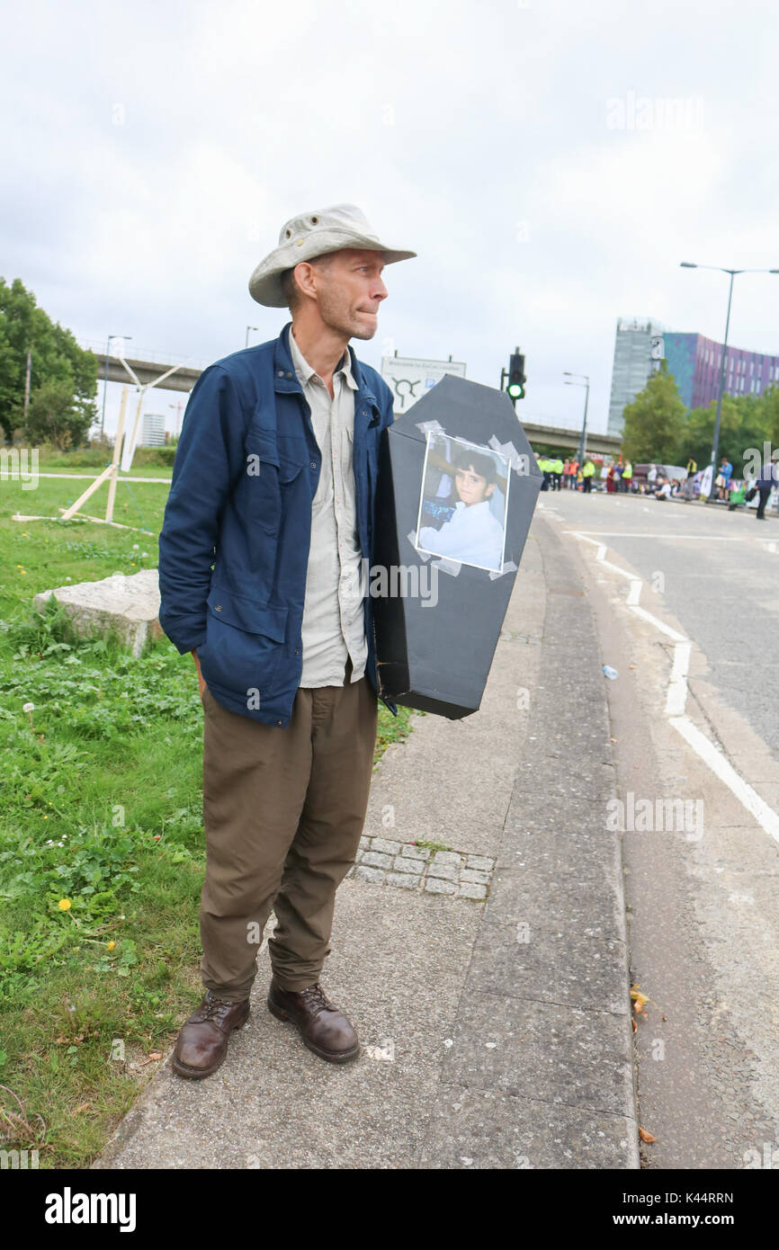 London, UK. 5th Sep, 2017. Peace campaigners from Quaker and interfaith ...