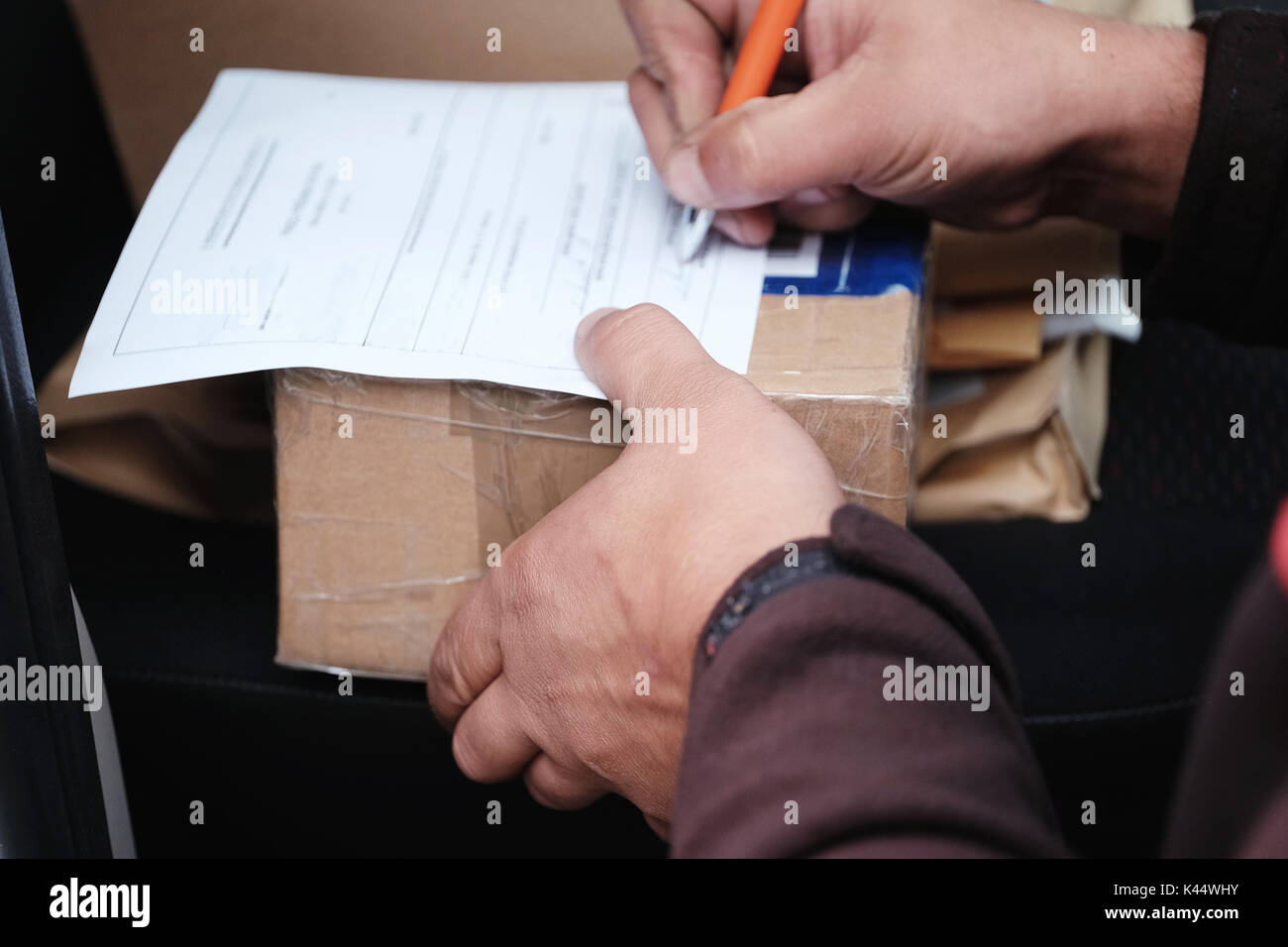 Signing Shipping Document Stock Photo - Alamy