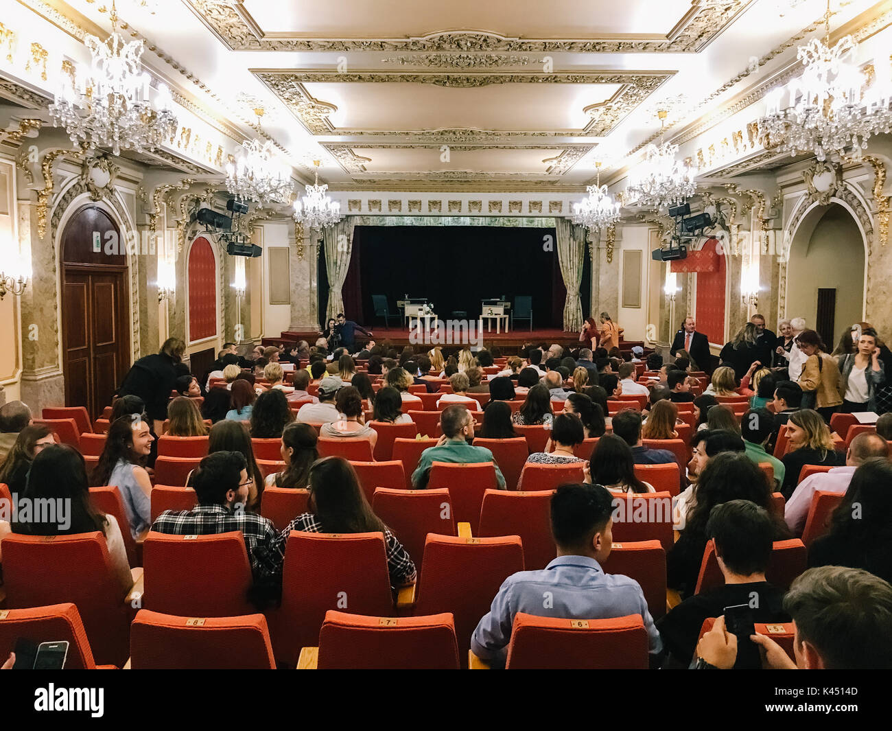 Audience theatre play seat hi-res stock photography and images - Alamy