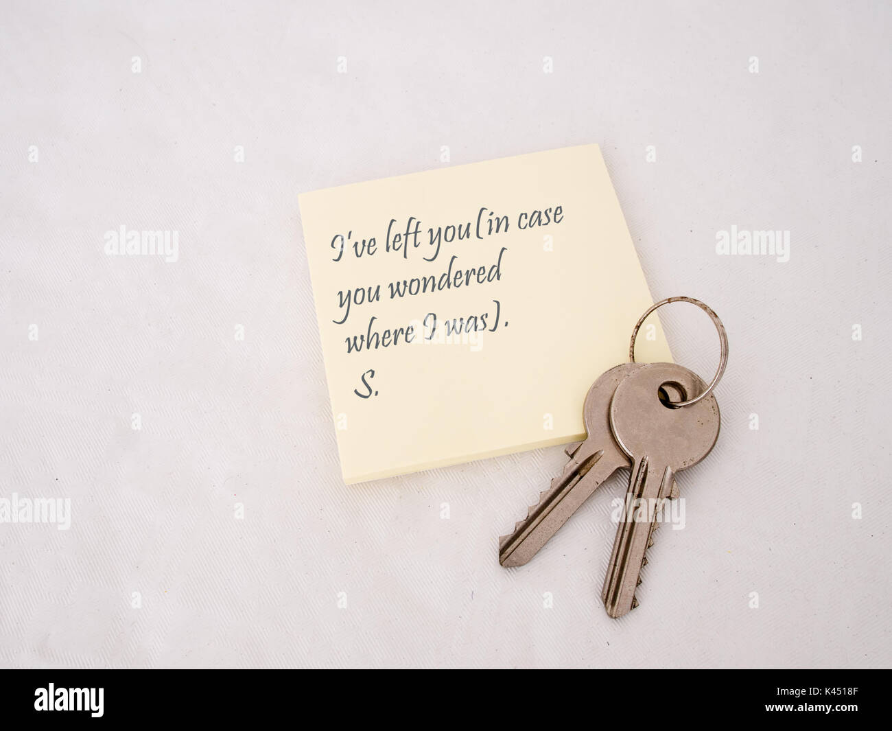 Objects with note - clearly unappreciated partner Stock Photo - Alamy