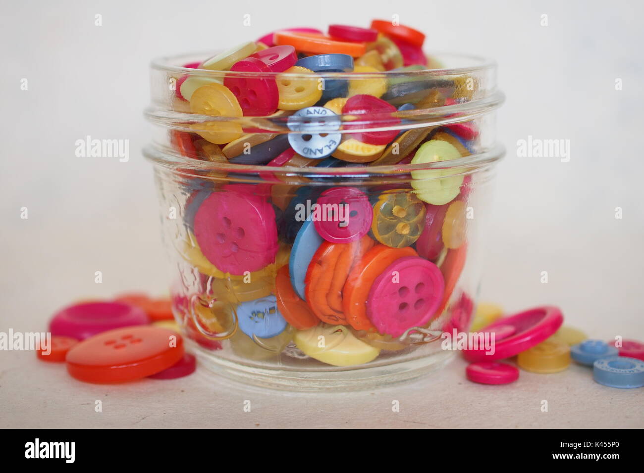 Buttons in a jar hi-res stock photography and images - Alamy