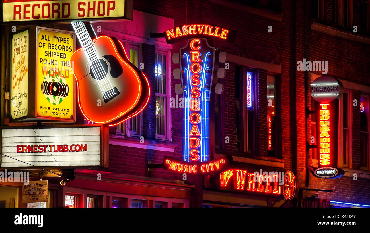 Street sign broadway nashville hi-res stock photography and images - Alamy