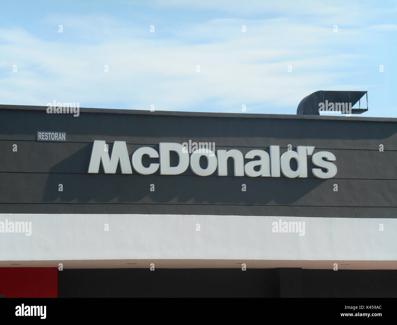 Mc donalds logo hi-res stock photography and images - Alamy
