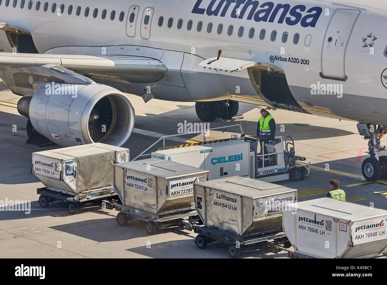 Aircraft Ground Handling Stock Photo - Alamy