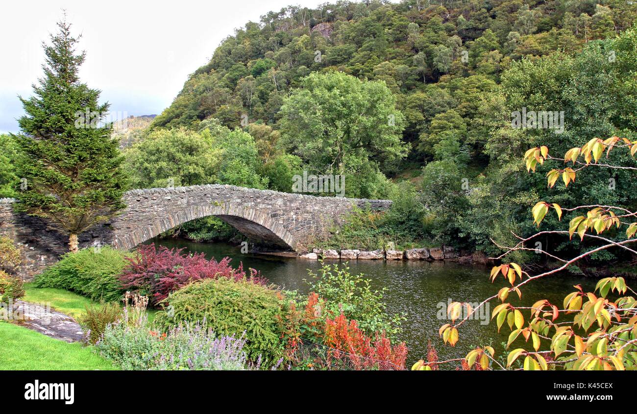Grange Bridge over the River Derwent, Cumbria, Lake District, England ...