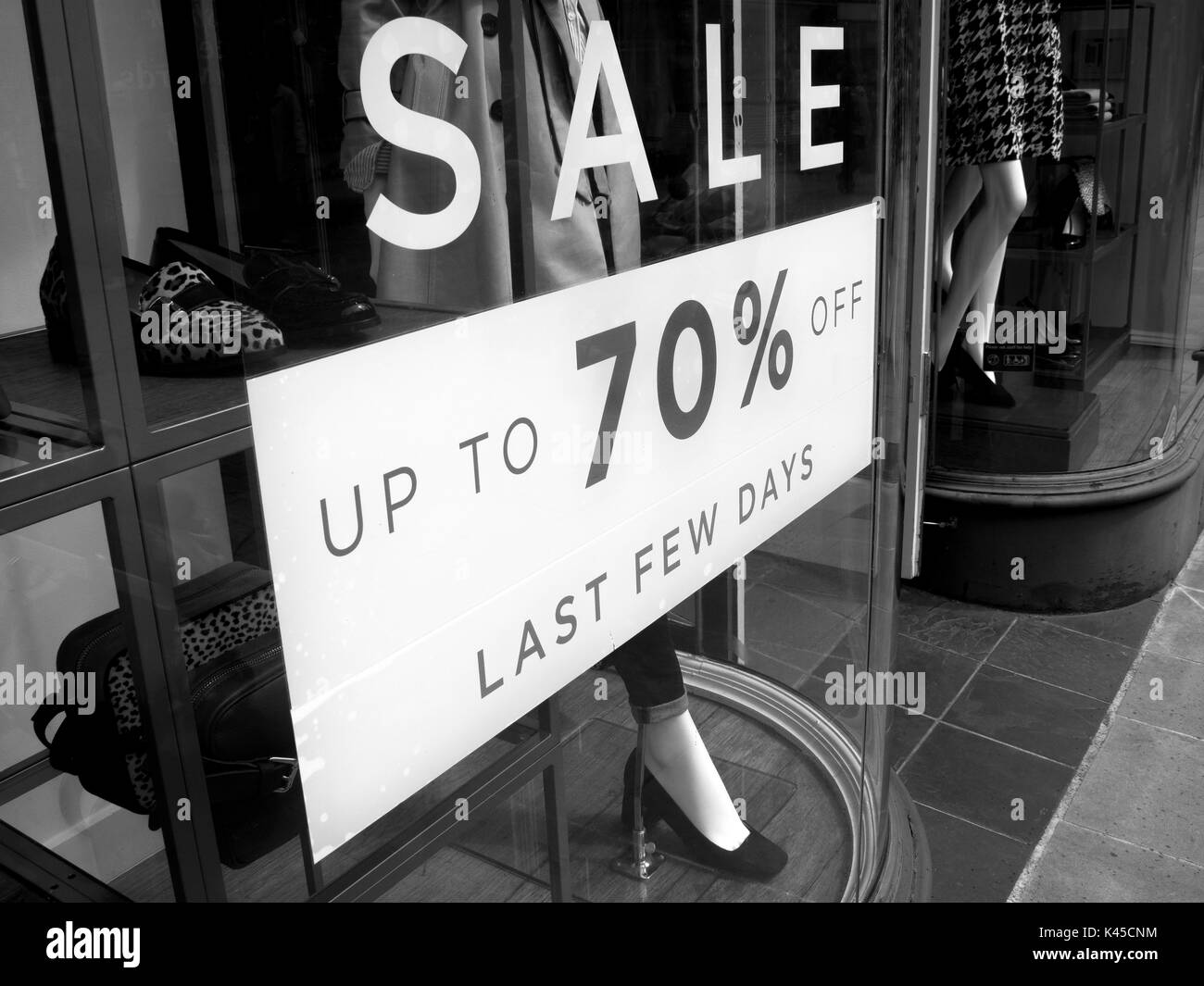 Percent discount sign Black and White Stock Photos & Images - Alamy