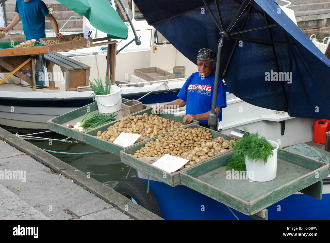 Trading boat hi-res stock photography and images - Alamy