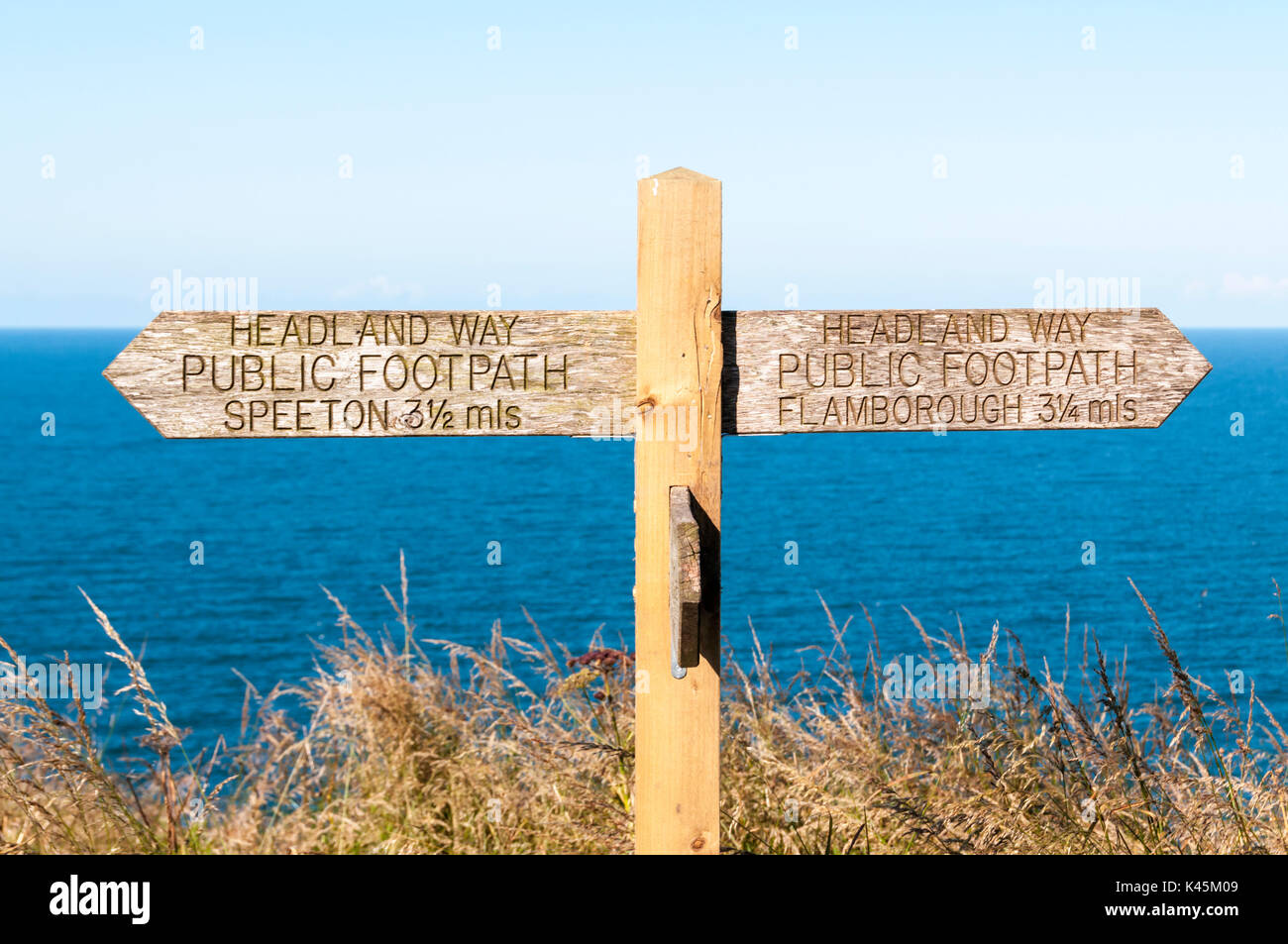Public footpath signposts hi-res stock photography and images - Alamy