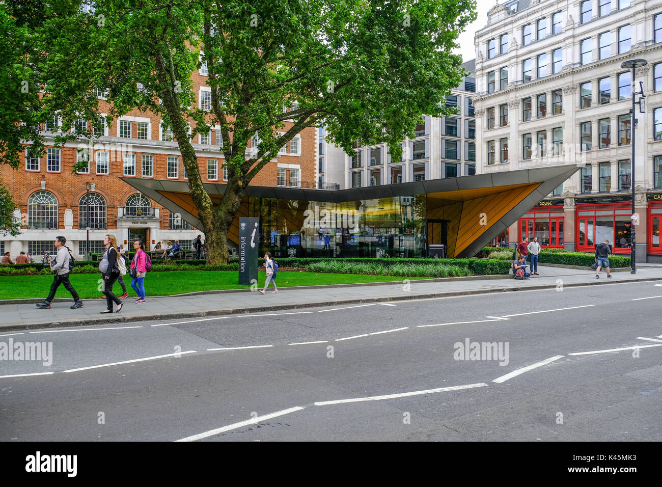 Triangular building office hi-res stock photography and images - Alamy