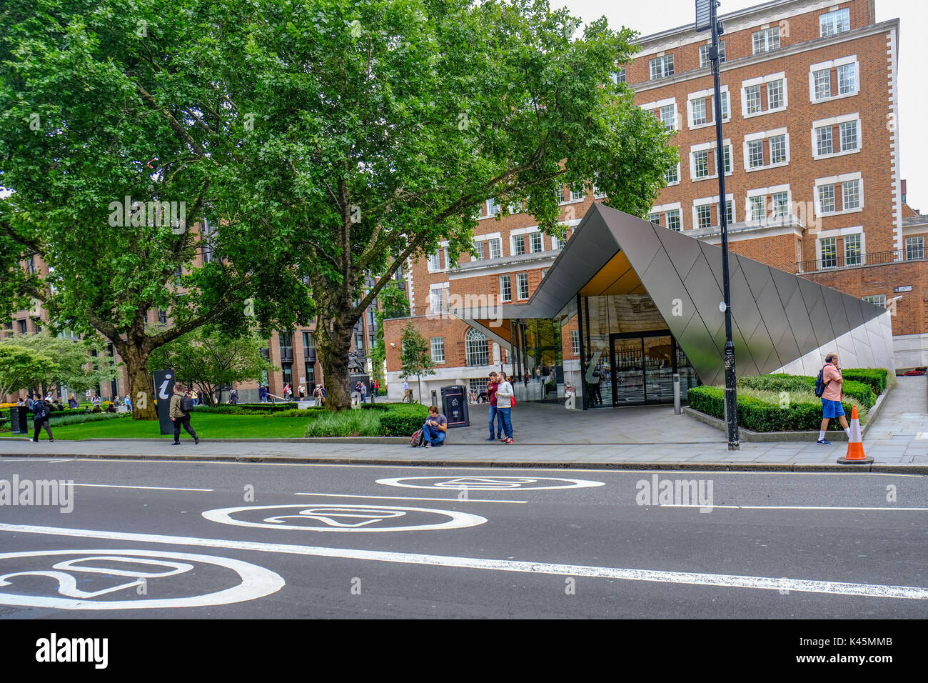 Trianglular architecture hi-res stock photography and images - Alamy