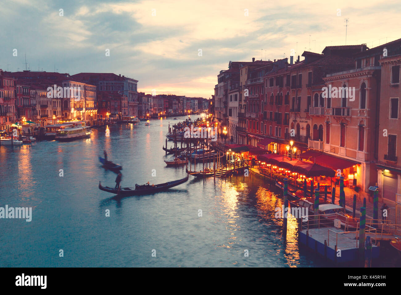 Gondola venice dusk hi-res stock photography and images - Alamy