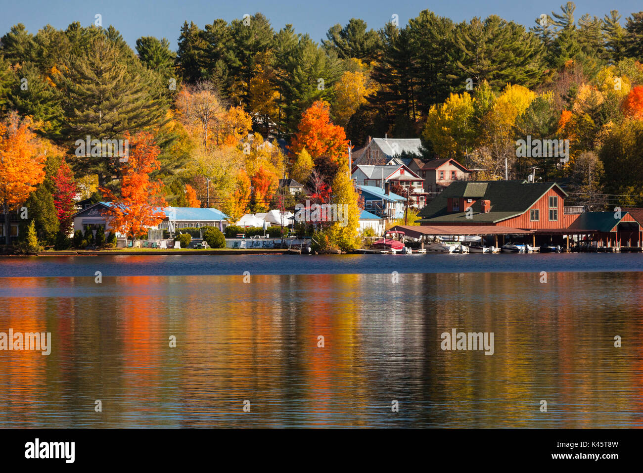 USA, New York, Adirondack Mountains, Saranac Lake, lakefront, autumn ...