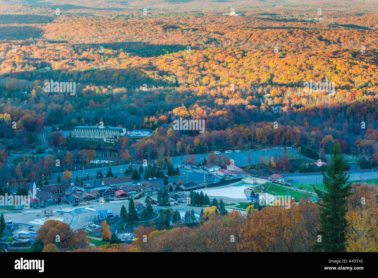 Elevated view fo big pocono ski resort hi-res stock photography and ...