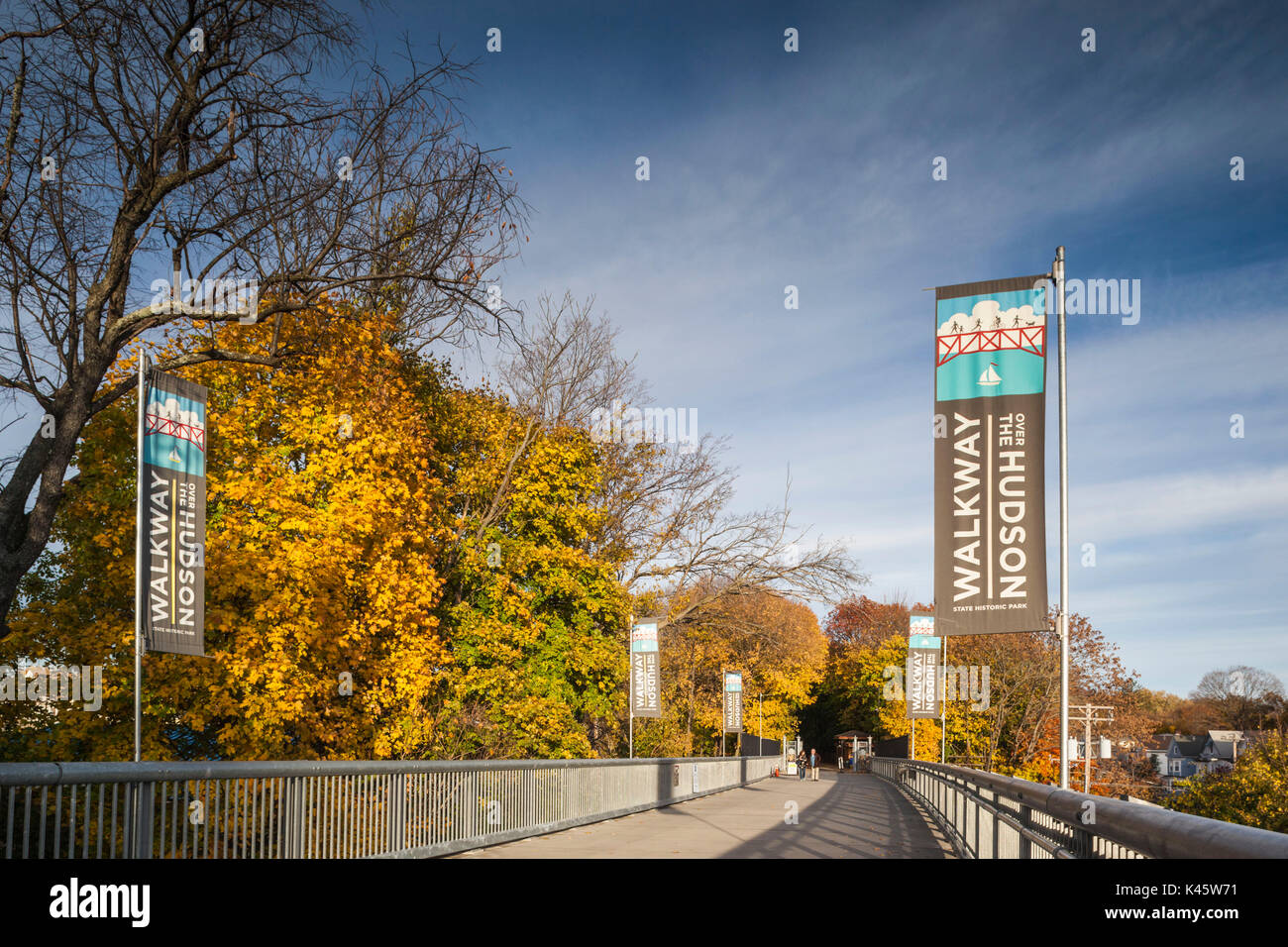 Pedestrian walkway over river hi-res stock photography and images - Alamy