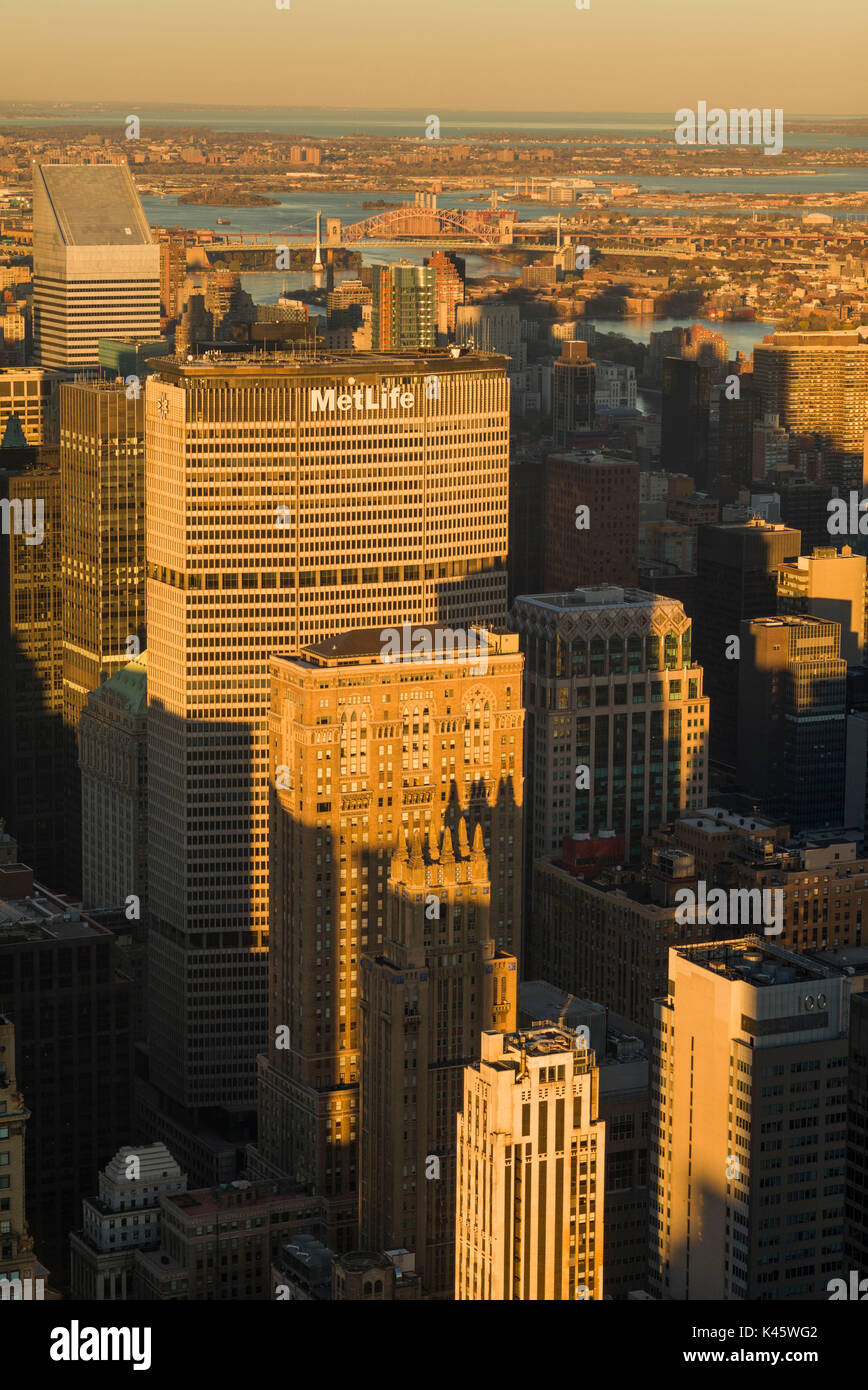Elevated view of the met life building hi-res stock photography and ...
