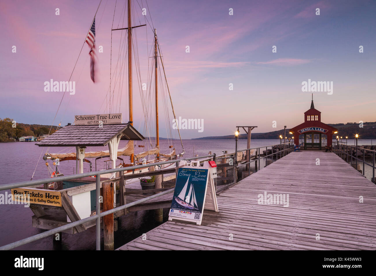 Finger pier hi-res stock photography and images - Alamy