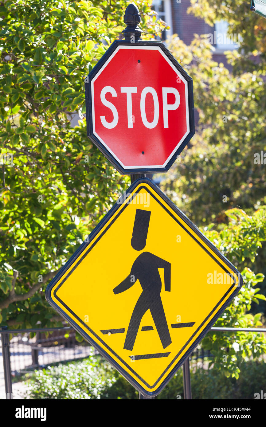 Chef crossing sign hi-res stock photography and images - Alamy