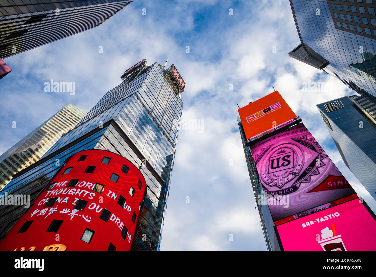 USA, New York, New York City, Mid-Town Manhattan, Times Square ...