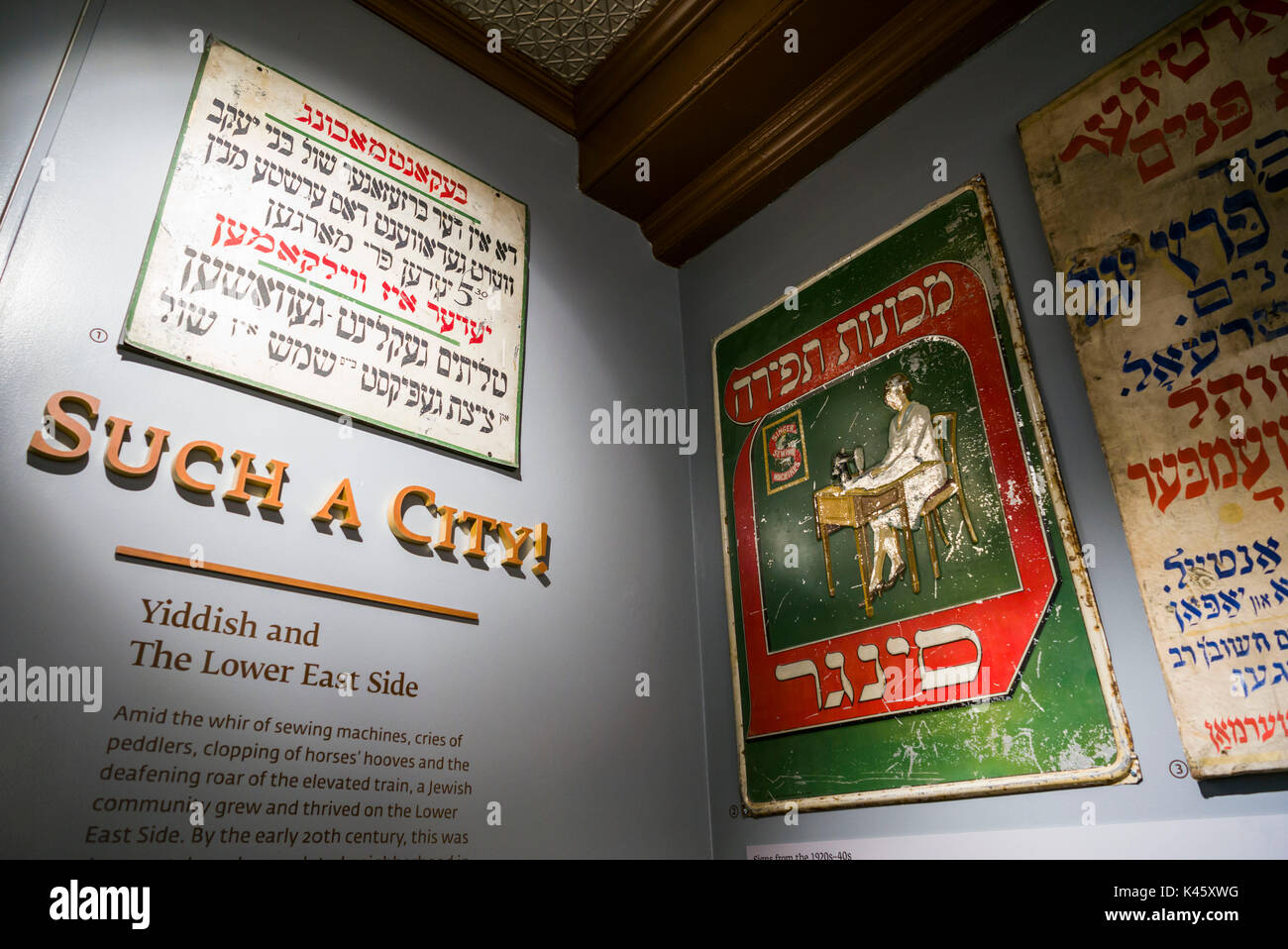 Hebrew signs hi-res stock photography and images - Alamy