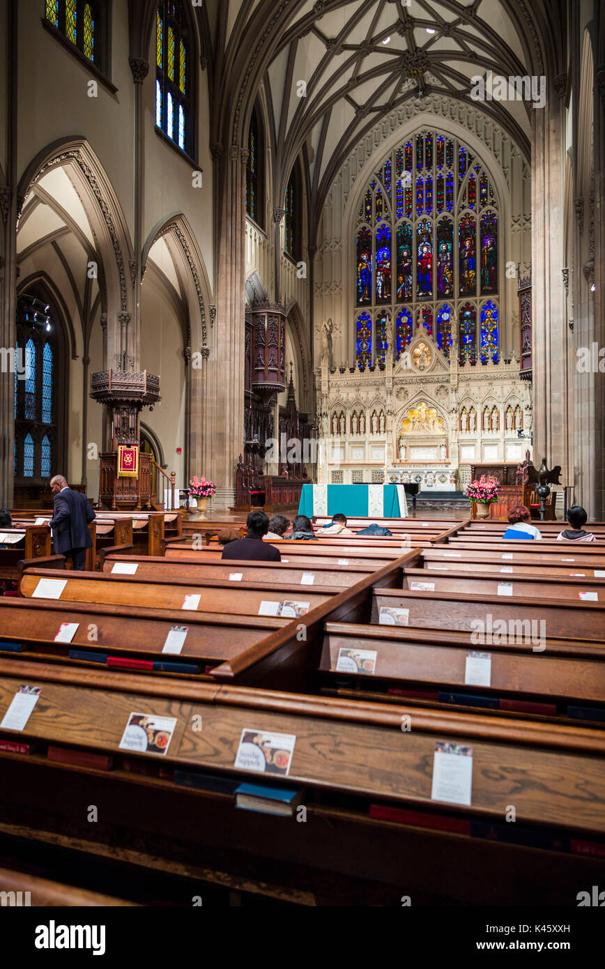 USA, New York, New York City, Lower Manhattan, Trinity Chuch, interior ...