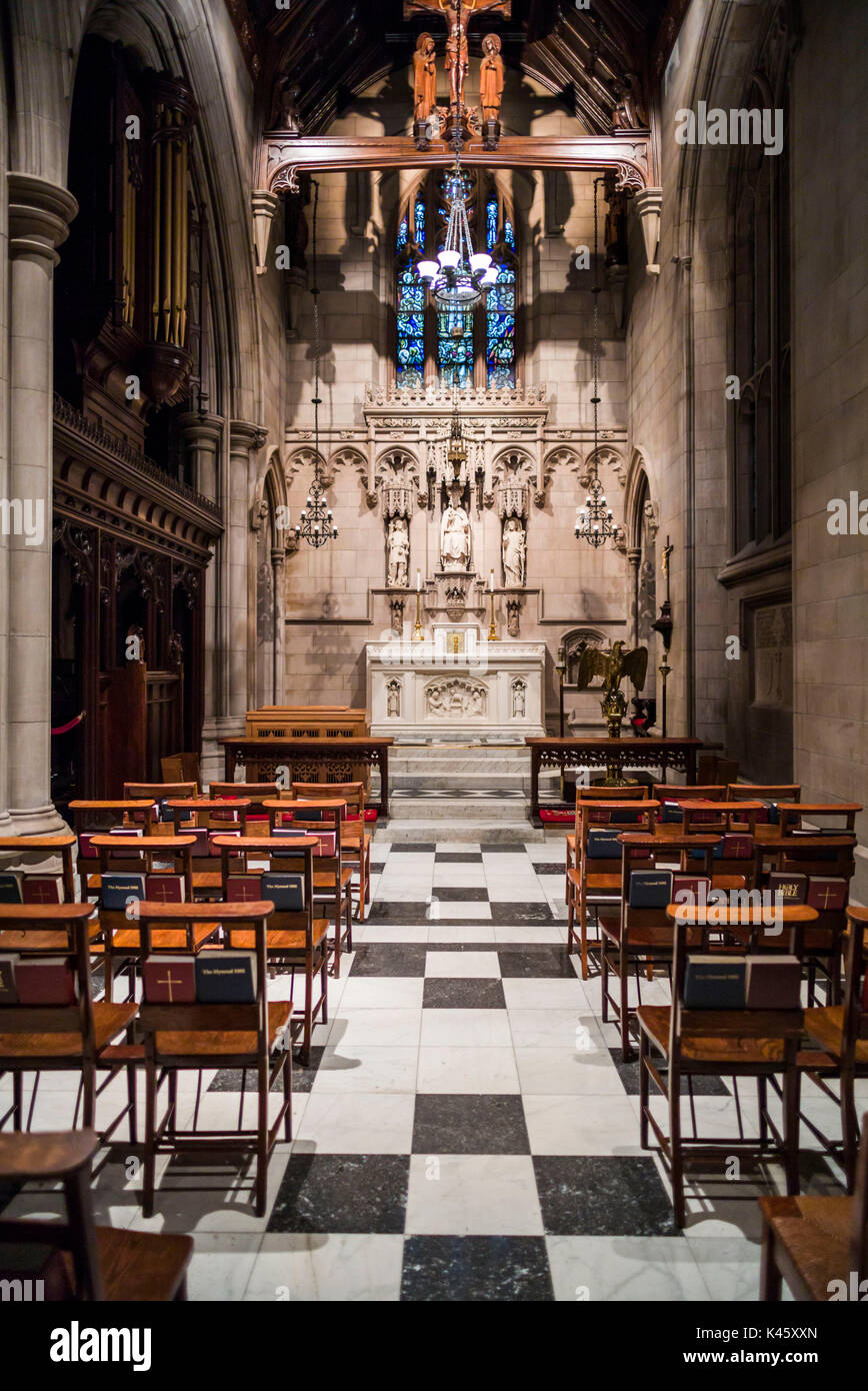 USA, New York, New York City, Lower Manhattan, Trinity Chuch, interior ...